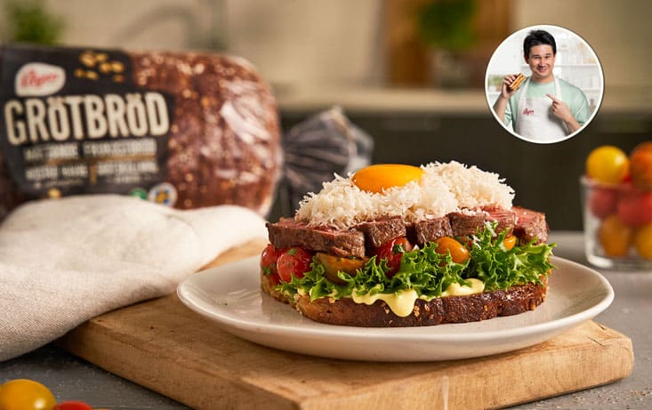 Bookmaker toast med entrecôte, peberrod og æggeblomme - Opskrifter ...